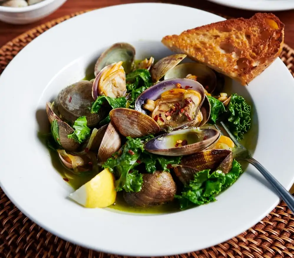 Find a best seafood restaurant in Honolulu Hawaii