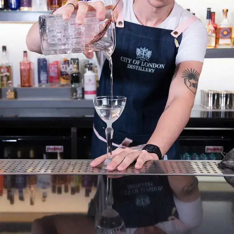 The best cocktail bars in London for 2025 | OpenTable UK