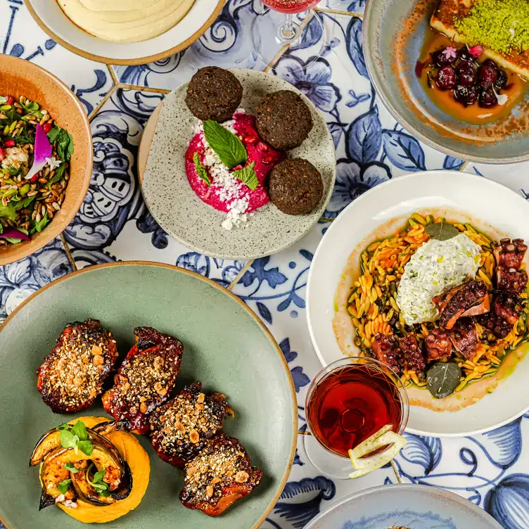 The best happy hour in Toronto for summer 2025 - Top 11 deals ...